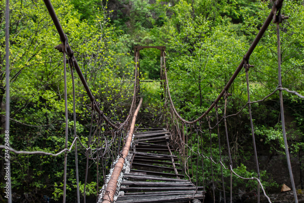 rope-bridge-deteriorated – English: the first 4,000 years